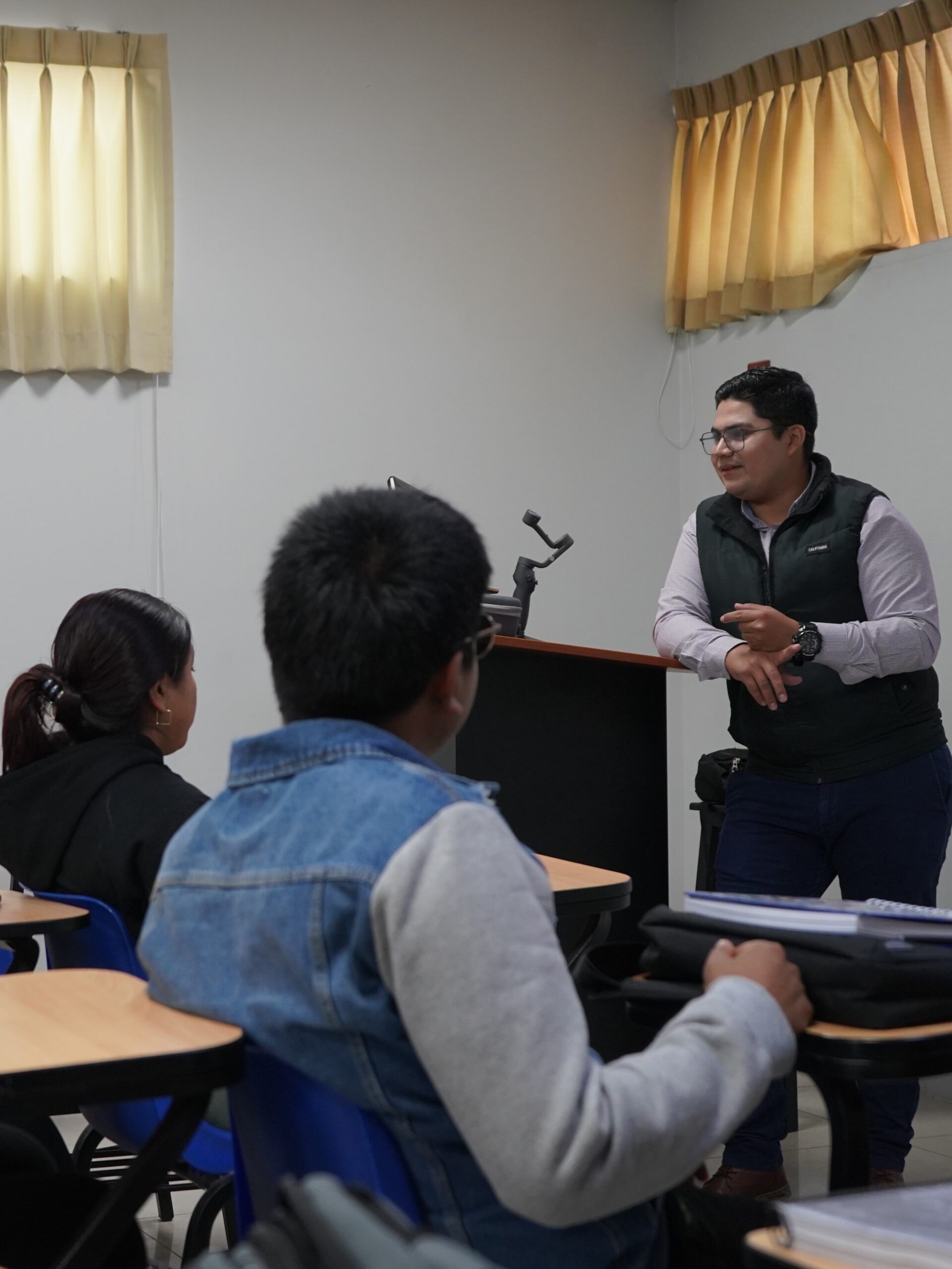 EGRESADOS ISUR CONVERSARON CON NUESTROS INGRESANTES - Instituto del sur